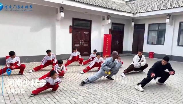 “甲亢哥”中国行在全球火了!外国网友:轮到欧美睁眼看世界了